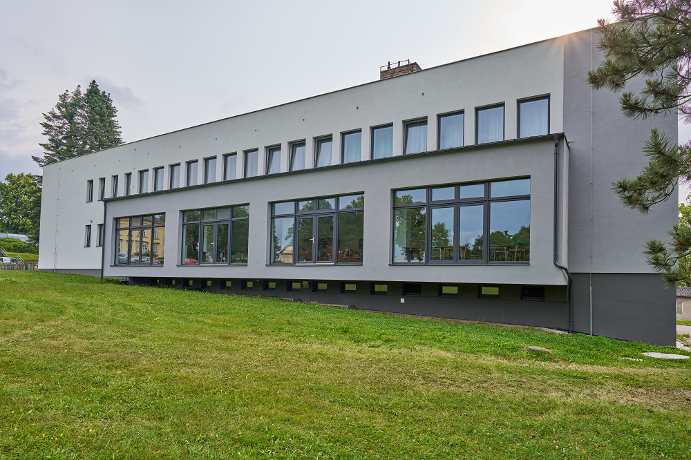 Nové Hrady: Budova bývalého hotelu Máj se dočkala zateplení a výměny ...