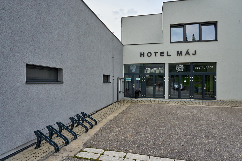 Nové Hrady: Budova bývalého hotelu Máj se dočkala zateplení a výměny ...